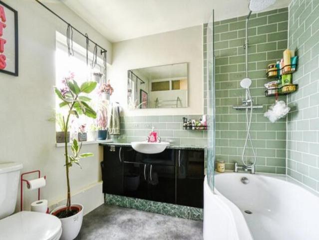 3 bedroom terraced house for sale in Beechcroft Road, Swindon, SN2