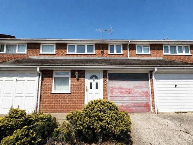 3 bedroom terraced house for sale in Begonia Close, Springfield, Chelmsford, CM1