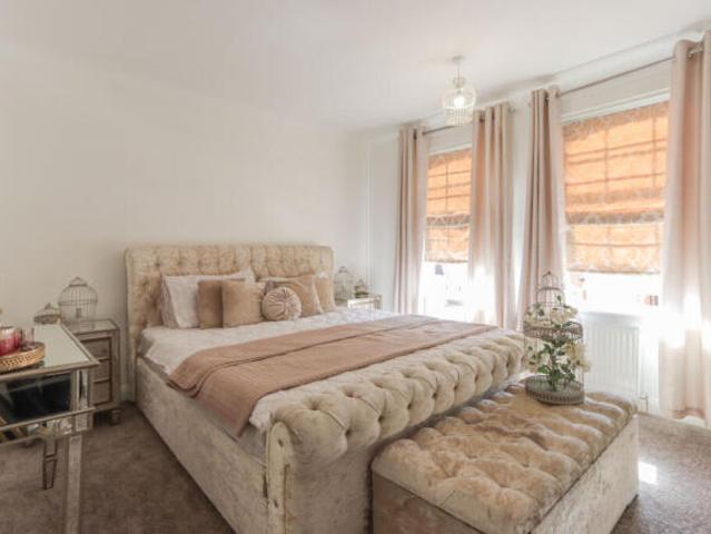 3 bedroom terraced house for sale in Belgrave Avenue, Watford, WD18