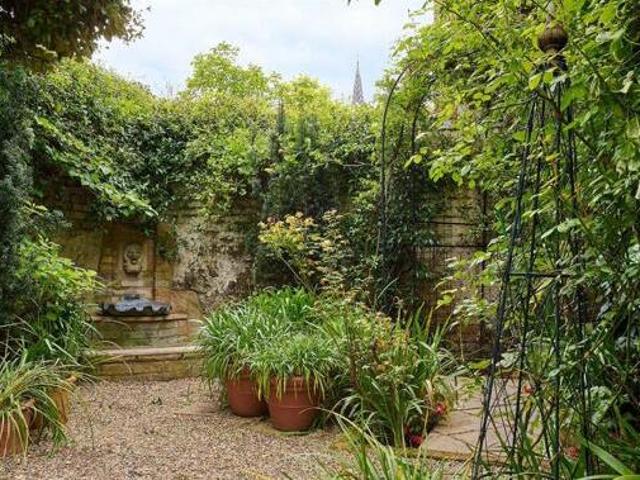 3 Bedroom Terraced House For Sale In Belgravia, London