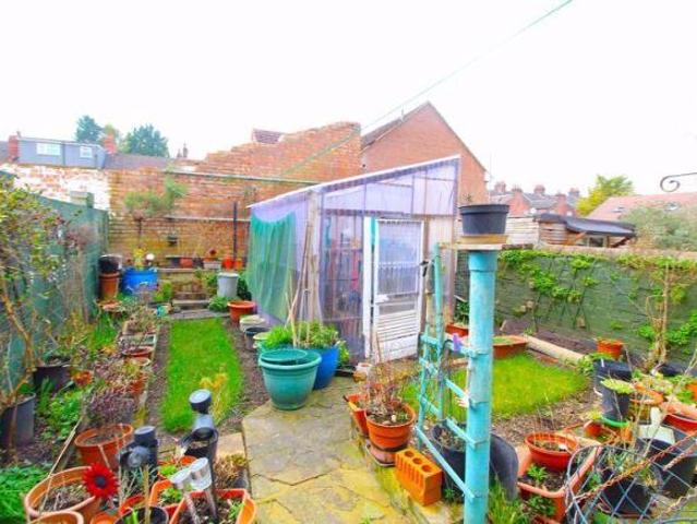 3 bedroom terraced house for sale in Belmont Road, Luton, LU1