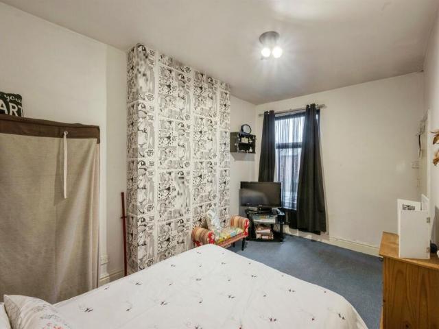 3 bedroom terraced house for sale in Bentley Road, Bentley, Doncaster, DN5