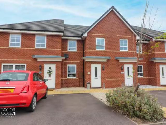 3 bedroom terraced house for sale in Bingley Avenue, Tamworth.