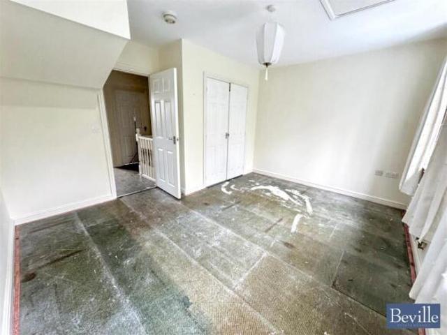 3 bedroom terraced house for sale in Bluebell Gardens, Emmer Green, Reading, RG4