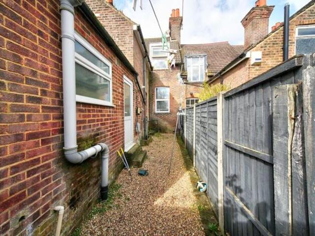 3 bedroom terraced house for sale in Blyth Place, Luton, LU1