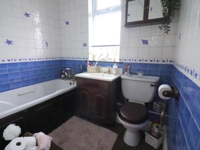 3 bedroom terraced house for sale in Black Swan Lane, Luton, Bedfordshire, LU3 2LX, LU3