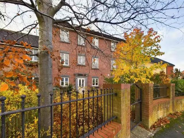 3 bedroom terraced house for sale in Blaisdon Way, Cheltenham.