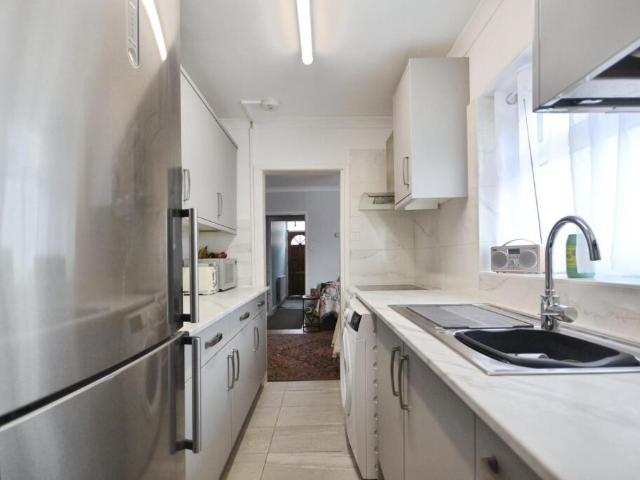 3 bedroom terraced house for sale in Blenheim Gardens, Reading, RG1
