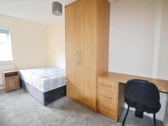 3 bedroom terraced house for sale in Blenheim Gardens, Reading, RG1