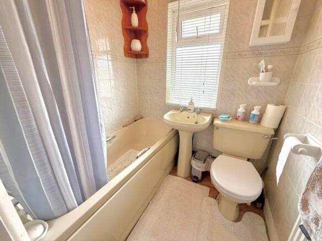 3 bedroom terraced house for sale in Brackendale Grove, Luton, LU3