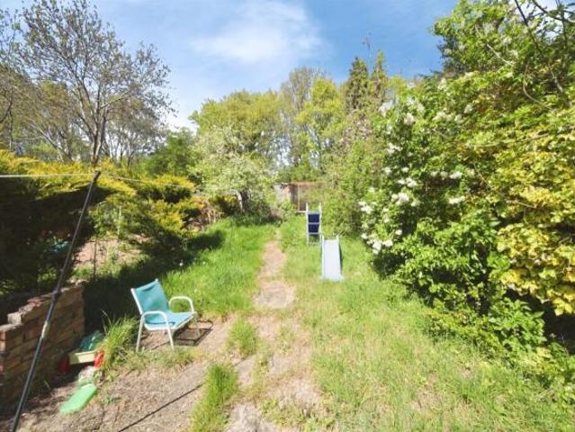 3 bedroom terraced house for sale in Bramingham Road, Luton, LU3