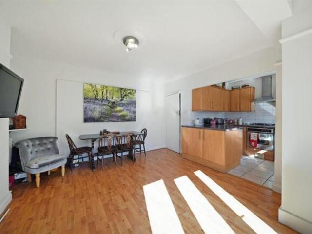 3 bedroom terraced house for sale in Bramshaw Rise, KT3