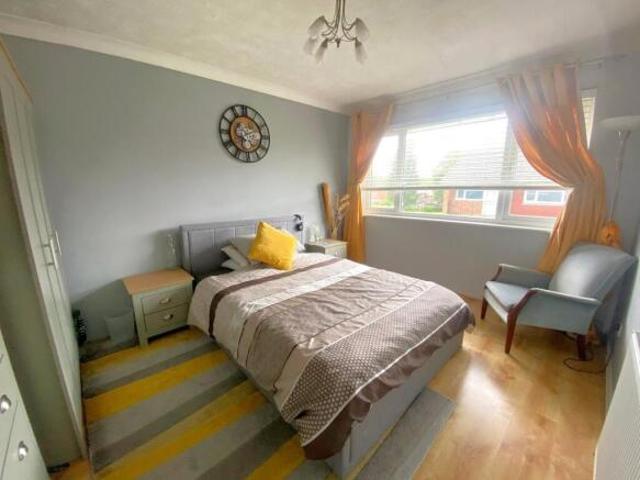 3 bedroom terraced house for sale in Britten Road, Basingstoke, RG22
