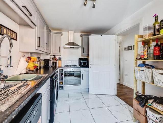 3 bedroom terraced house for sale in Britten Road, Swindon, SN25