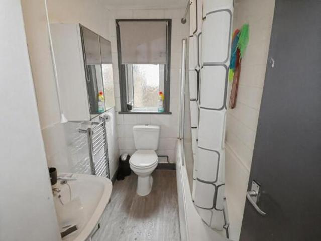 3 bedroom terraced house for sale in Brook Street, Moldgreen, HD5