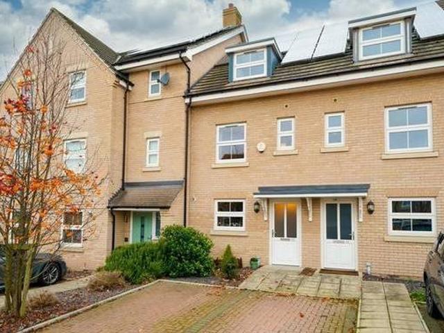 3 bedroom terraced house for sale in Browning Close Royston SG8
