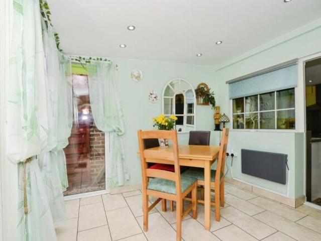 3 bedroom terraced house for sale in Butely Road, Luton, LU4