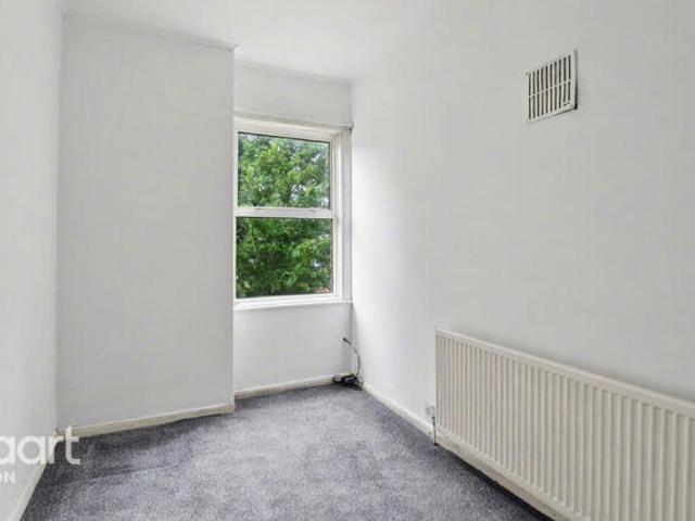3 bedroom terraced house for sale in Butlin Road, Luton, LU1