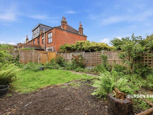 3 bedroom terraced house for sale in Gordon Road, South Woodford, E18