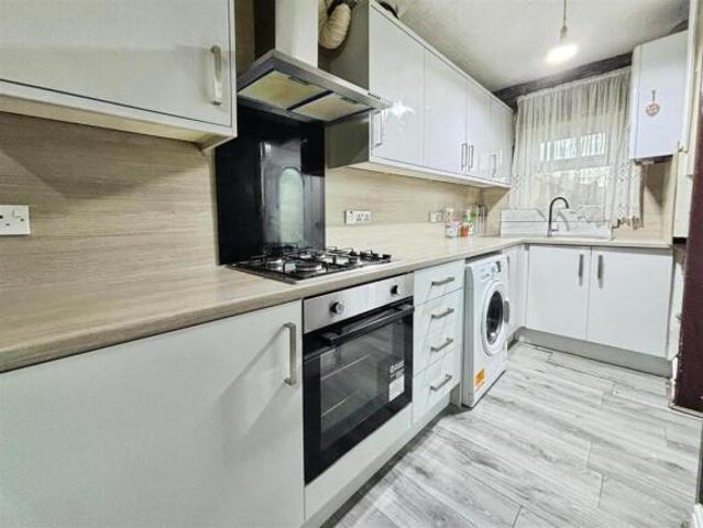 3 bedroom terraced house for sale in Gain Lane. Fagley, Bradford, BD2 3LW, BD2
