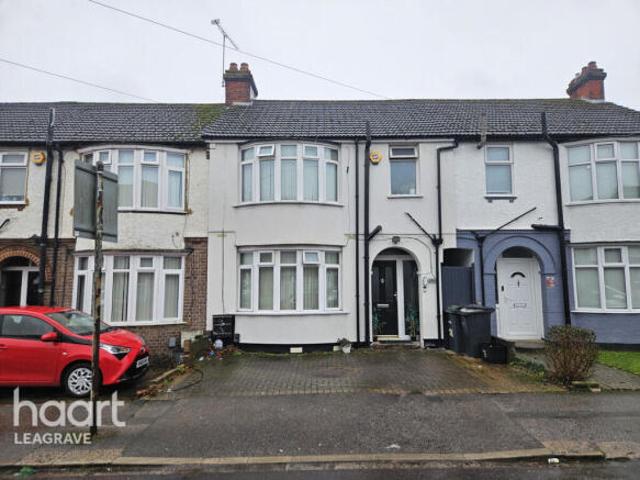 3 bedroom terraced house for sale in Gardenia Avenue, Luton, LU3