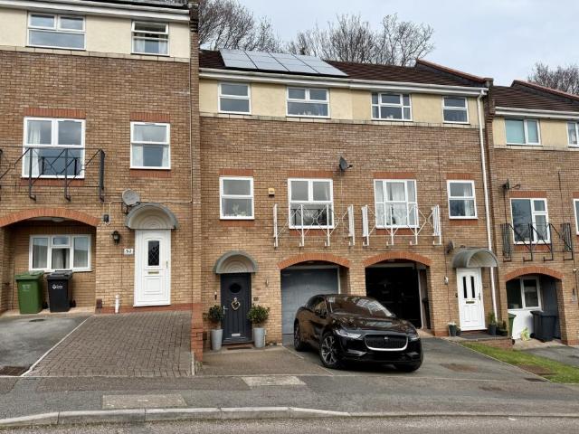 3 bedroom terraced house for sale in Garland Close, Exwick, EX4