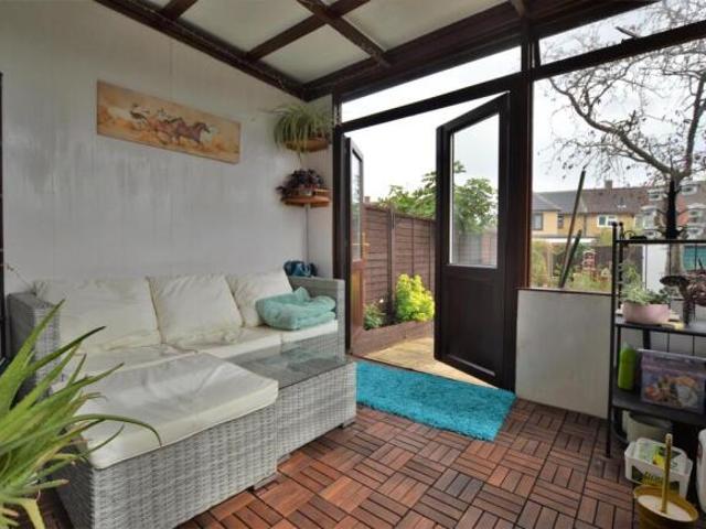 3 bedroom terraced house for sale in Gascons Grove, Slough, SL2