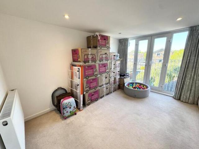 3 bedroom terraced house for sale in George Road, Guildford, GU1