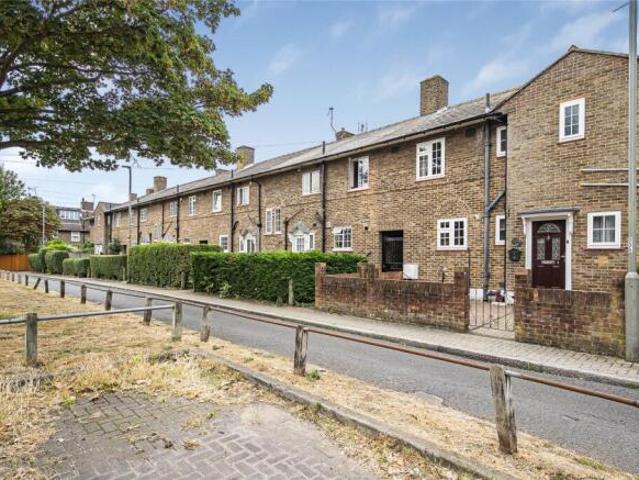 3 bedroom terraced house for sale in Gibbon Walk, Putney, SW15