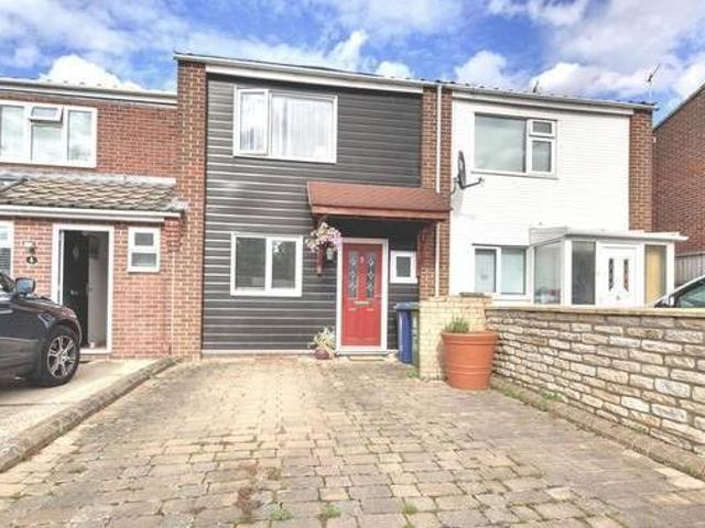 3 bedroom terraced house for sale in Gladeside Bar Hill CB23