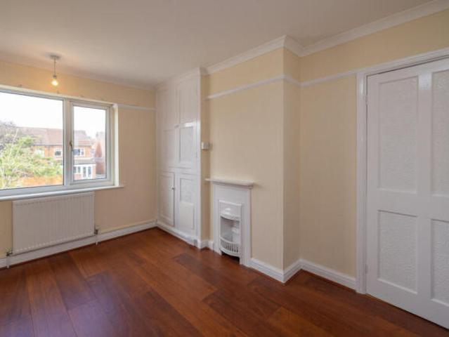 3 bedroom terraced house for sale in Glamis Road, Doncaster, DN2