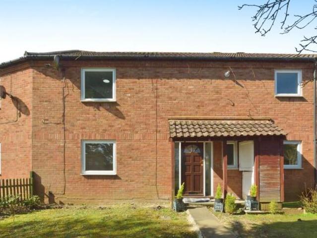 3 bedroom terraced house for sale in Glazier Drive, Neath Hill, Milton Keynes, MK14