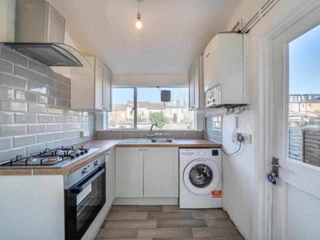 3 bedroom terraced house for sale in Glenfarg Road, London, SE6