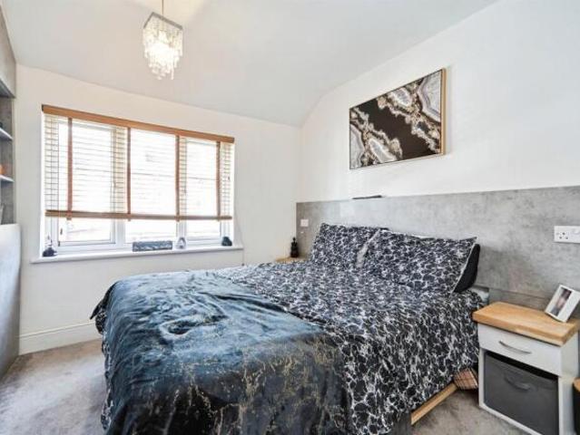 3 bedroom terraced house for sale in Glenthorpe Terrace, LEEDS, LS9