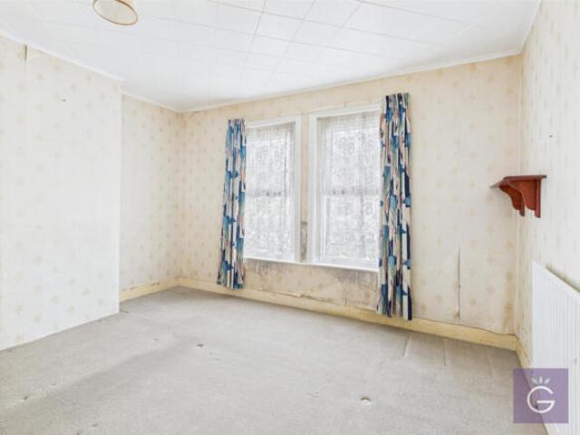 3 bedroom terraced house for sale in Grange Avenue, Reading, RG6