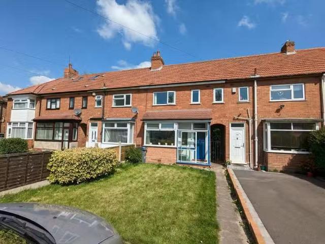 3 bedroom terraced house for sale in Grayswood Road, Longbridg.