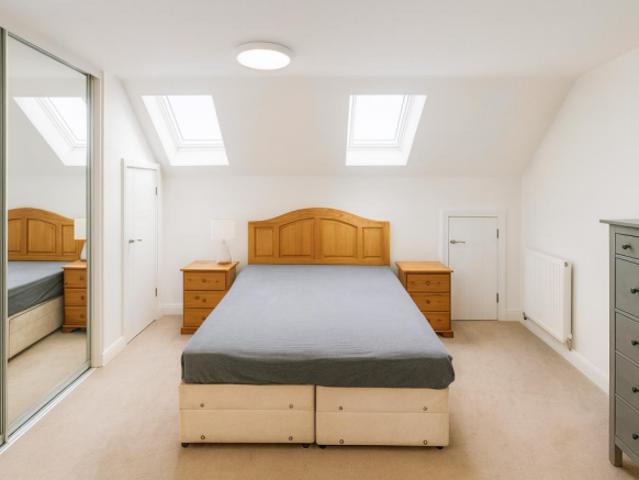 3 bedroom terraced house for sale in Greenham Avenue, Reading, RG2