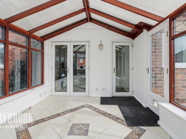 3 bedroom terraced house for sale in Greno View Road, High Green, S35