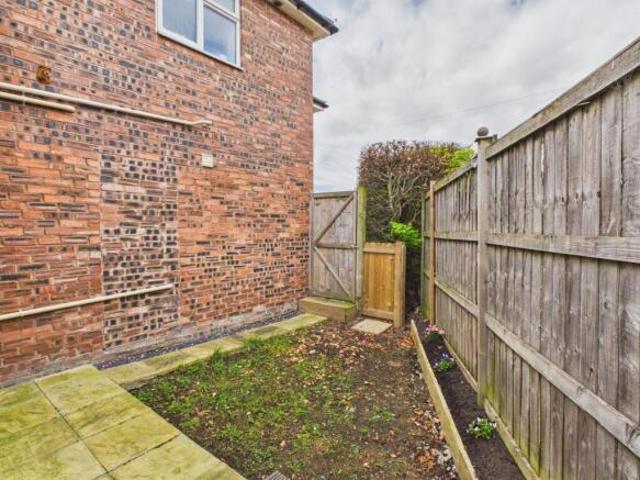 3 bedroom terraced house for sale in Grove Avenue, Vicars Cross, CH3