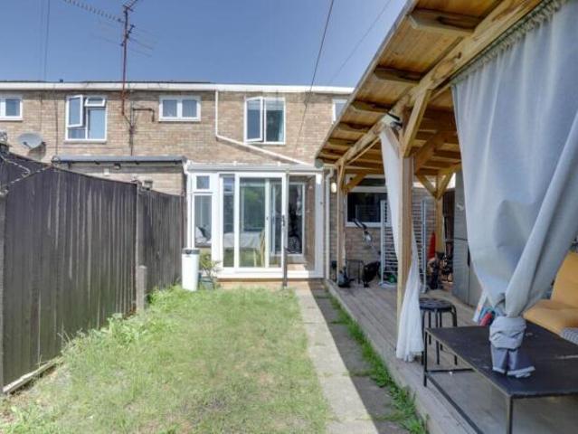 3 bedroom terraced house for sale in Grove Road, Emmer Green, RG4
