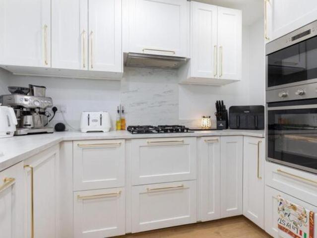 3 bedroom end of terrace house for sale in Groveburn Avenue, Giffnock, G46