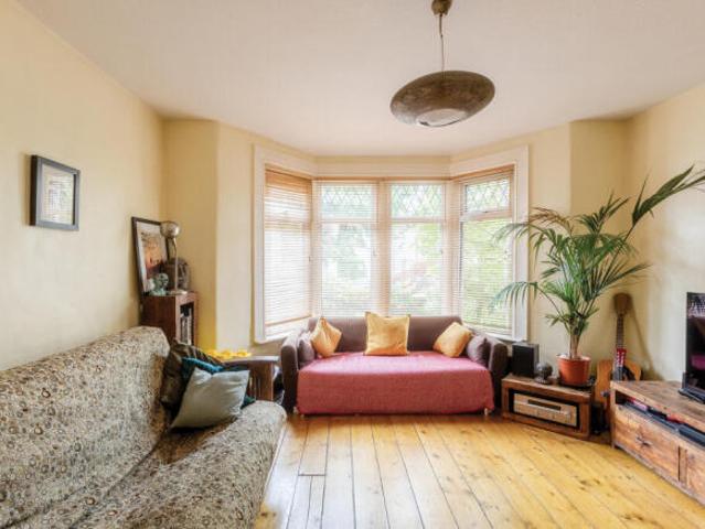 3 bedroom terraced house for sale in Downend Road, Downend, BS16