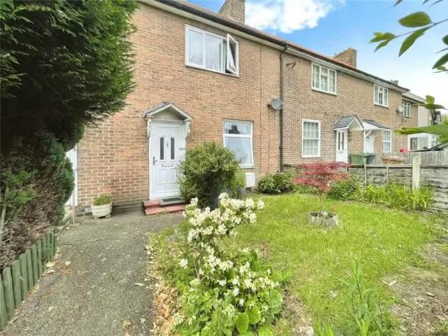 3 bedroom terraced house for sale in Downham Way, Bromley, BR1