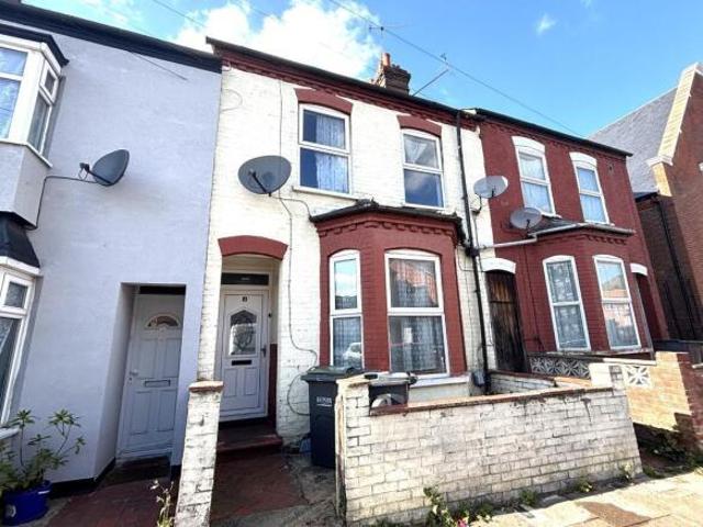 3 bedroom terraced house for sale in Dale Road, Dallow, Luton, Bedfordshire, LU1 1LJ, LU1