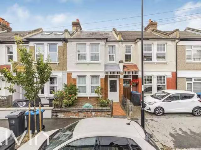 3 bedroom terraced house for sale in Dalmally Road, Croydon, CR0