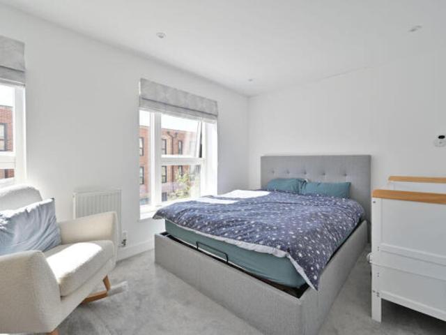 3 bedroom terraced house for sale in Deckle Avenue, Watford, WD18