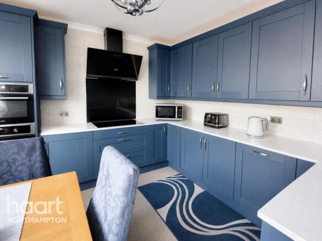 3 bedroom terraced house for sale in Delapre Crescent Road, Northampton, NN4