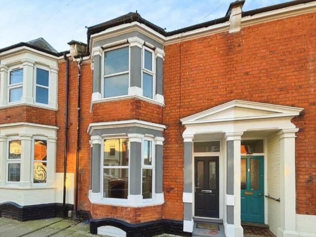 3 bedroom terraced house for sale in Derby Road, Abington, Northampton NN1