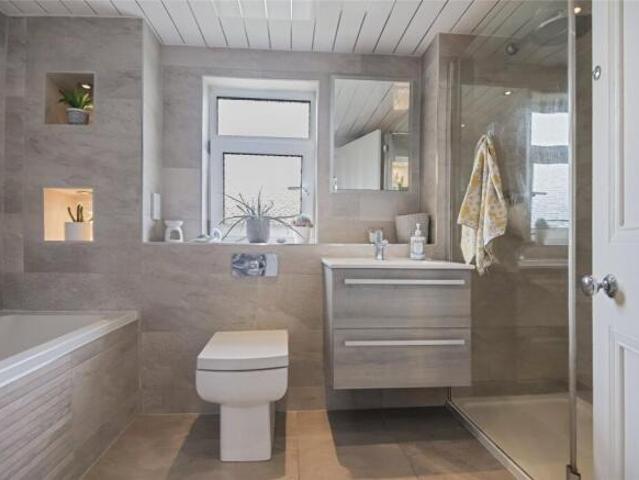 3 bedroom terraced house for sale in Dumbarton Road, Scotstoun, Glasgow, G14