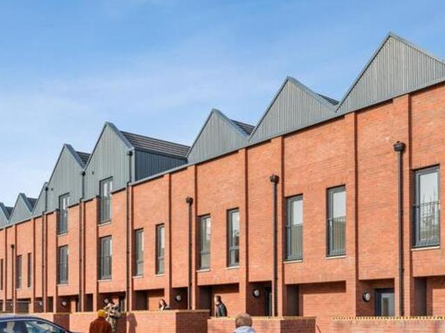 3 Bedroom Terraced House For Sale In Dundashill, Glasgow